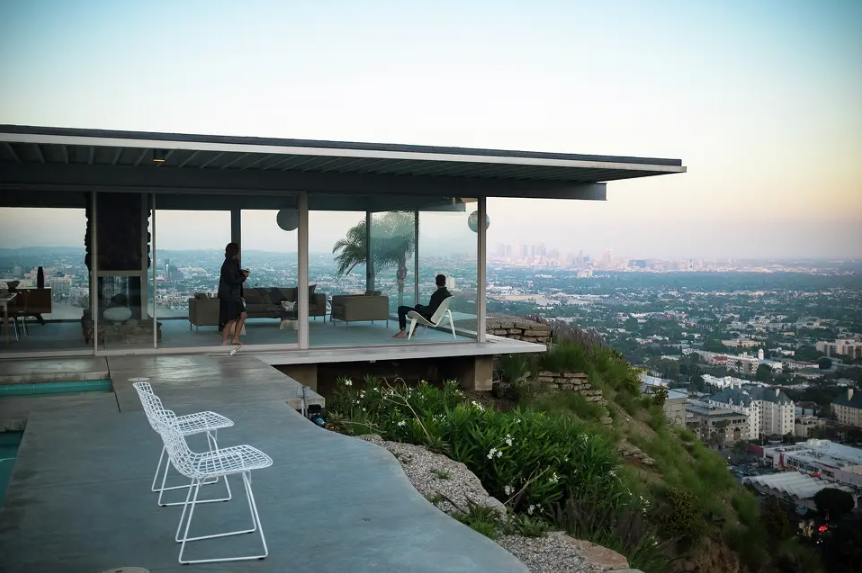 After 65 years, LA’s most famous midcentury house hits the market ...